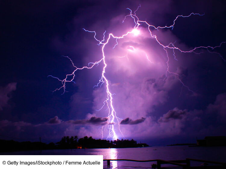 Dans cette partie du monde, la foudre s'abat toutes les nuits ! : Femme ...