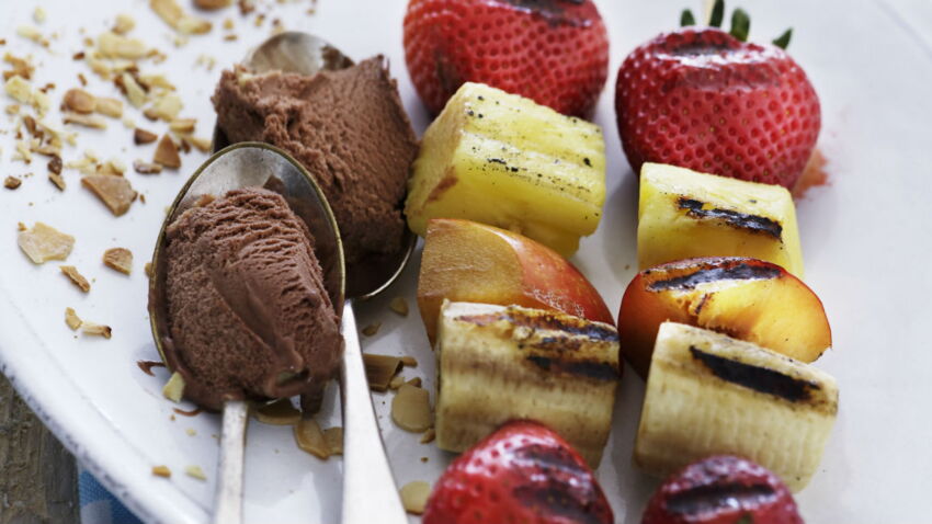 Brochettes de fruits au barbecue facile et rapide : découvrez les ...