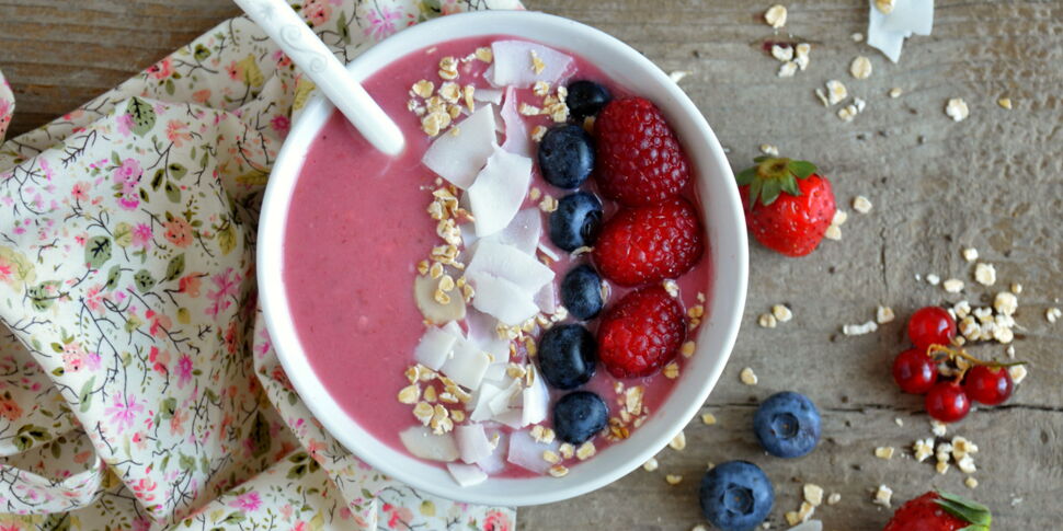 Smoothie bowl aux fruits rouges facile et rapide : découvrez les ...