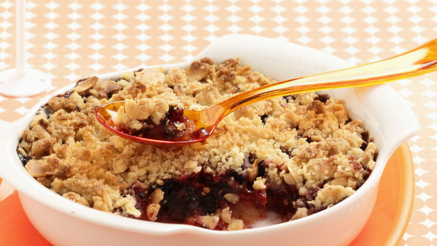 Crumble pomme et fruits rouges facile et rapide : découvrez les ...