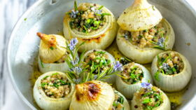 Oignons rouges farcis au boudin facile et rapide : découvrez les ...