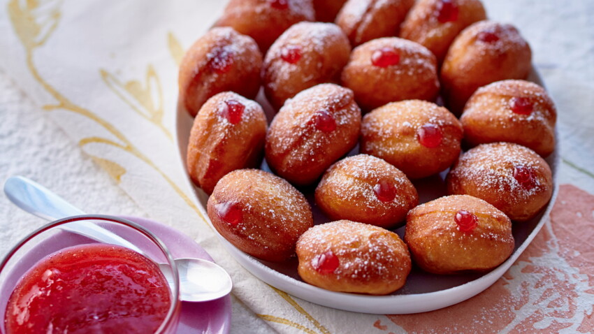 Petits beignets à la confiture de fraises rapide : découvrez les ...