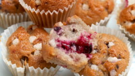 Pie aux pommes, rhubarbe et fruits rouges facile : découvrez les ...