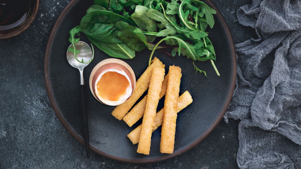 Œuf à la coque et frites de polenta au parmesan facile et rapide ...