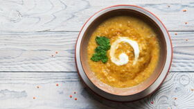 Soupe de lentilles au lait de coco facile et rapide : découvrez les ...