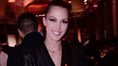 Iris Mittenaere renversante dans un ensemble de lingerie noire en dentelle : Femme Actuelle Le MAG