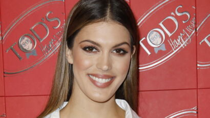 Iris Mittenaere à couper le souffle : elle fait sensation dans une robe longue et transparente ...