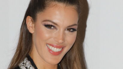 Iris Mittenaere à couper le souffle en mini bikini triangle : elle fait sensation : Femme ...
