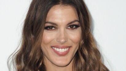 Iris Mittenaere à couper le souffle dans une robe en toute transparence et ajourée : Femme ...