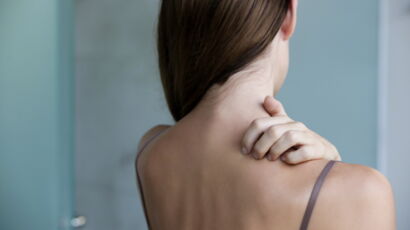 Micro boutons blancs sur la peau : qu’est-ce que c’est et comment s’en ...