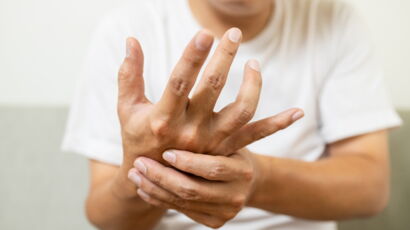 Raideur musculaire : définition, causes, symptômes, traitement : Femme Actuelle Le MAG