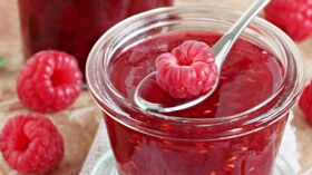 Muffins cœur de confiture de Framboises Bonne Maman® facile et rapide ...