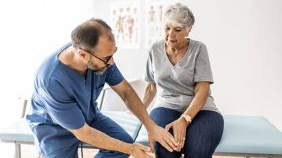 Rhumatologue : comment se passe la première visite chez ce spécialiste ...