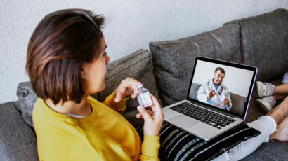 Candidose buccale : causes, symptômes, contagion, traitement : Femme ...