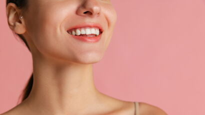 Micro boutons blancs sur la peau : qu’est-ce que c’est et comment s’en ...