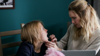 Angine vésiculeuse : causes, symptômes, transmission, contagion ...