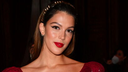 Iris Mittenaere à couper le souffle en lingerie : culotte dentelle et tee-shirt moulant, elle ...