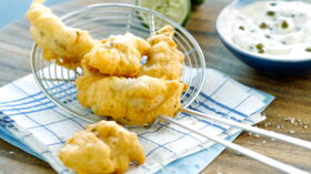 Beignets de poisson à la bière, sauce au yaourt facile et rapide ...