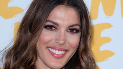 Iris Mittenaere à couper le souffle : elle fait sensation dans une robe longue et transparente ...