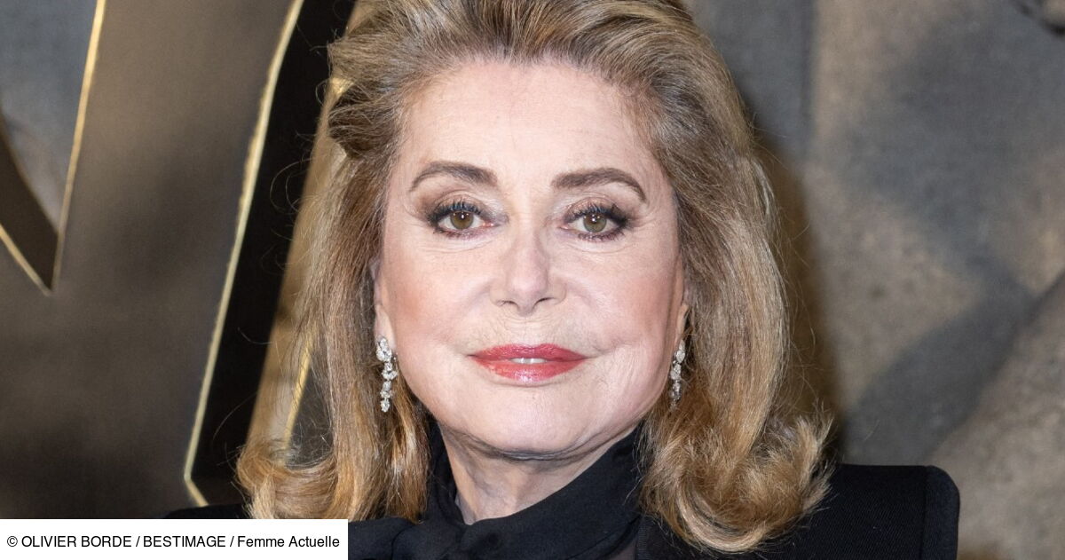 Catherine Deneuve : sublime les épaules dénudées dans une longue robe bleu nuit : Femme Actuelle ...