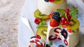 Mousse au fromage blanc et fruits rouges facile et rapide : découvrez ...