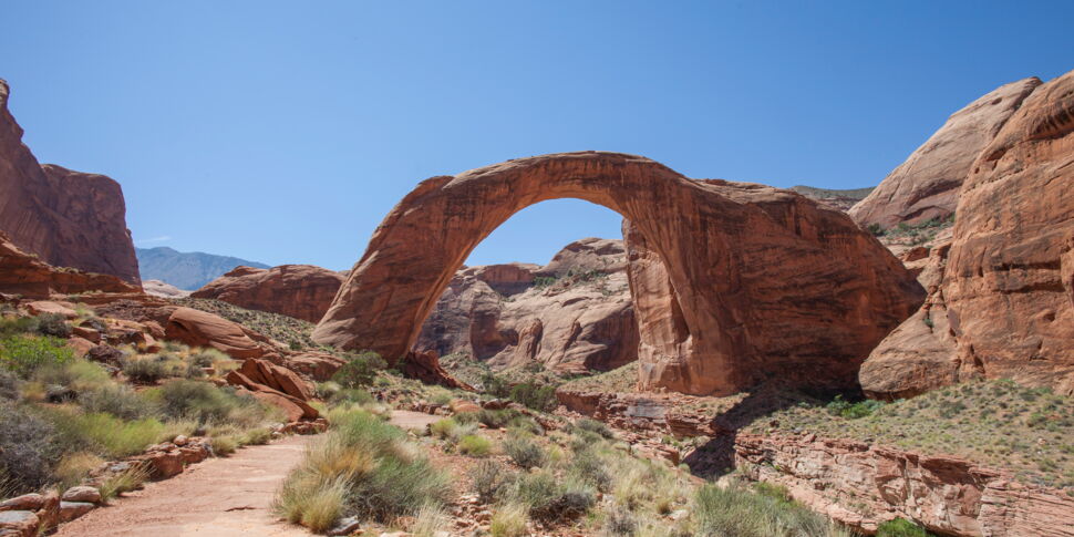 États-Unis : le Rainbow Bridge, l'un des plus grands ponts naturels au ...