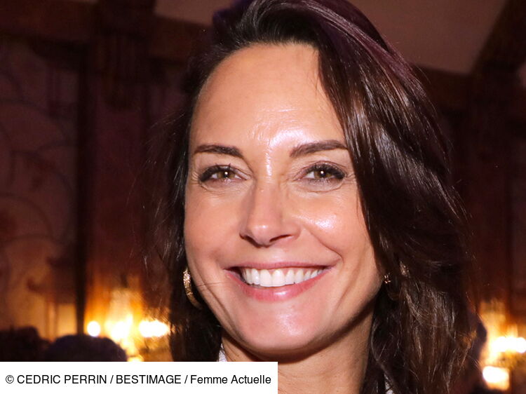 Julia Vignali ultra tendance : elle adopte la robe longue fleurie au ...