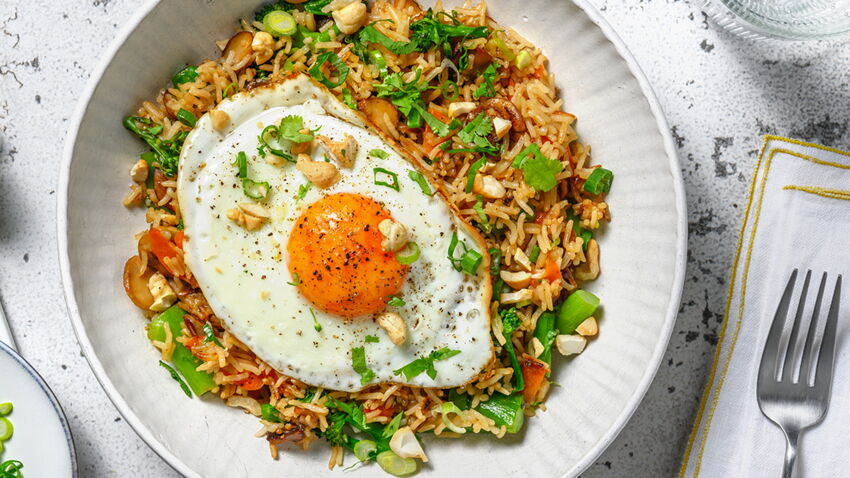 Riz sauté aux légumes et œuf au plat rapide : découvrez les recettes de ...