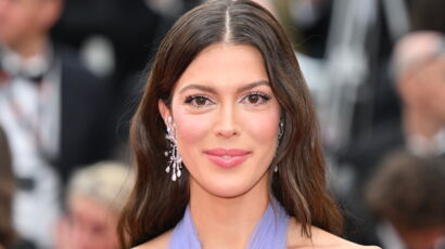 Iris Mittenaere à couper le souffle dans une sublime robe fendue au bustier transparent et ...