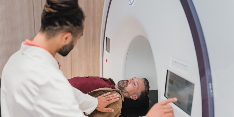 Scanner avec injection : comment se déroule l'examen ? : Femme Actuelle ...