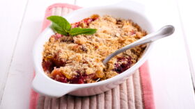 Crumbles aux fruits rouges facile et rapide : découvrez les recettes de ...