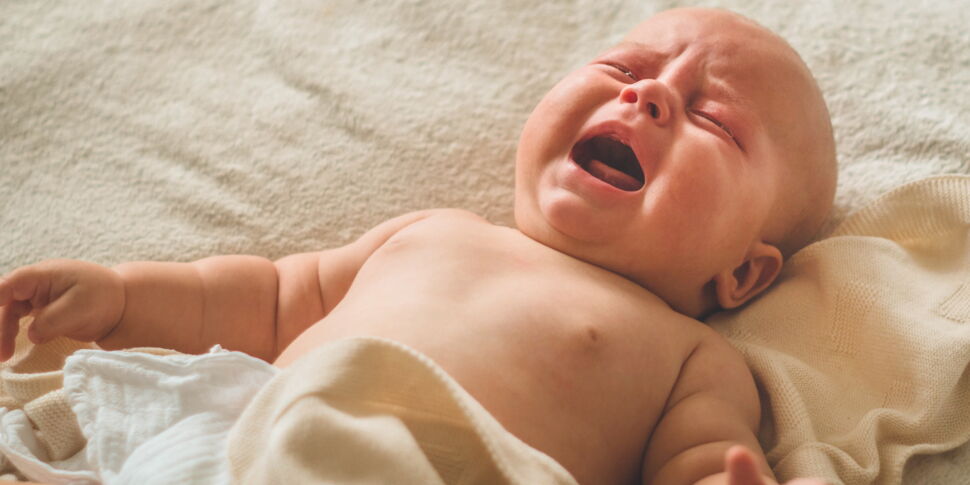 Pleurs de bébé : comment les décrypter et que faire ? : Femme Actuelle ...