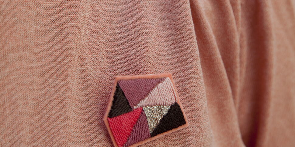 Comment fabriquer une broche brodée ? L'explication en images : Femme ...