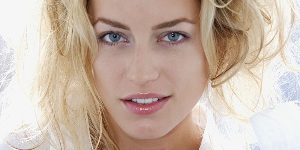 Cette robe blanche Mango à 29,99 euros vous permettra de rester à l ...