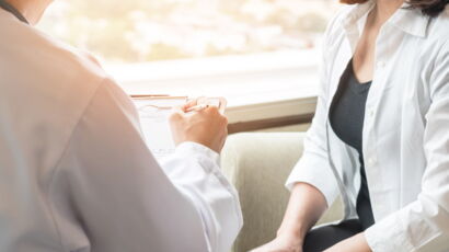 Rhumatologue : comment se passe la première visite chez ce spécialiste ...