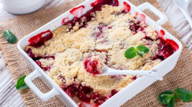 Crumbles aux fruits rouges facile et rapide : découvrez les recettes de ...