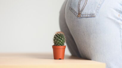 Érythème fessier chez l’adulte : causes, symptômes, traitements : Femme ...