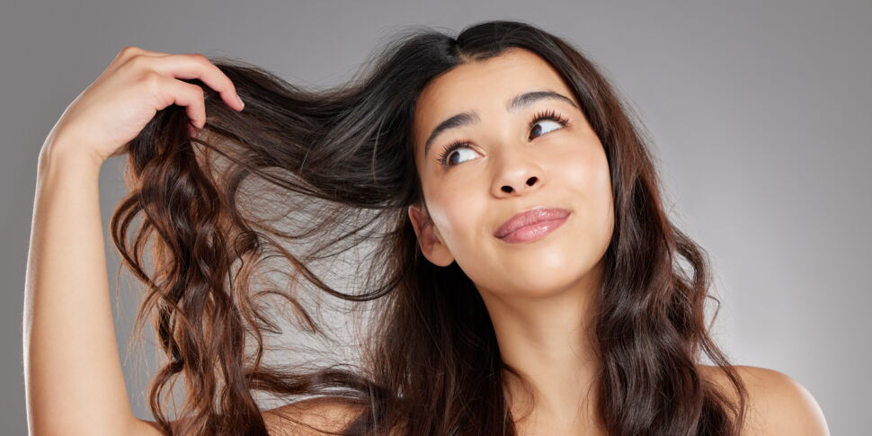 Wavy hair : cette astuce super simple qui donne du volume à vos ...