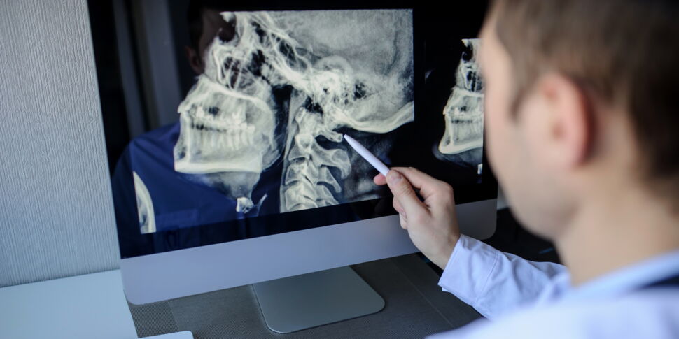 Scanner du rachis cervical : pour quoi le faire et comment se déroule-t ...