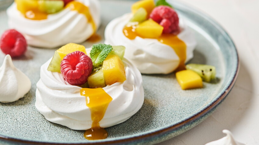 Mini-pavlova aux fruits exotiques et coulis de mangue : découvrez les ...