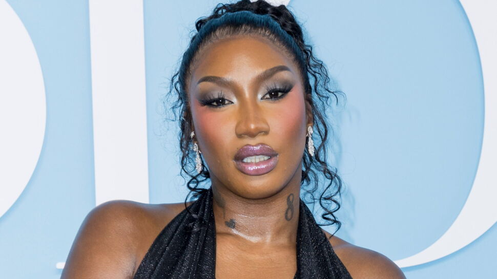 Aya Nakamura change radicalement de couleur de cheveux et adopte les ...