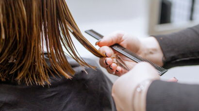 Cheveux : qu'est-ce que la règle des 5,5 centimètres, pour définir ...