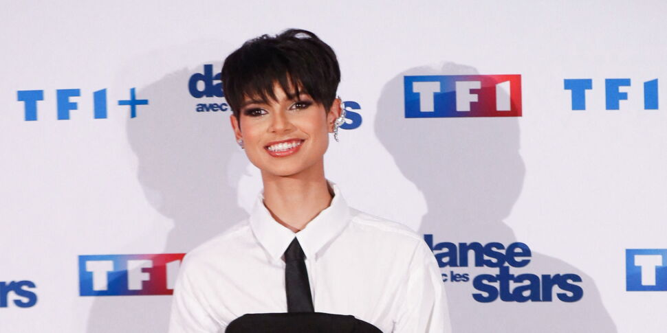 Ève Gilles adopte le look parfait pour le printemps avec une robe ...