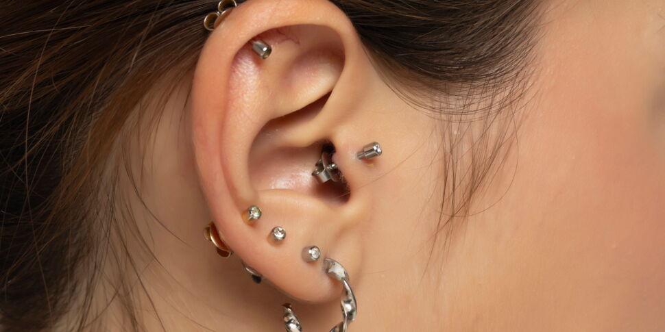 Voici les 5 piercings à l'oreille que l'on verra partout en 2025 ...
