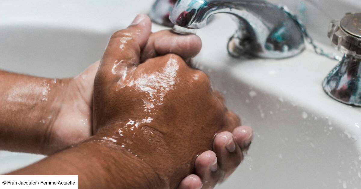 Comment retirer facilement le calcaire du bec du robinet ? : Femme ...