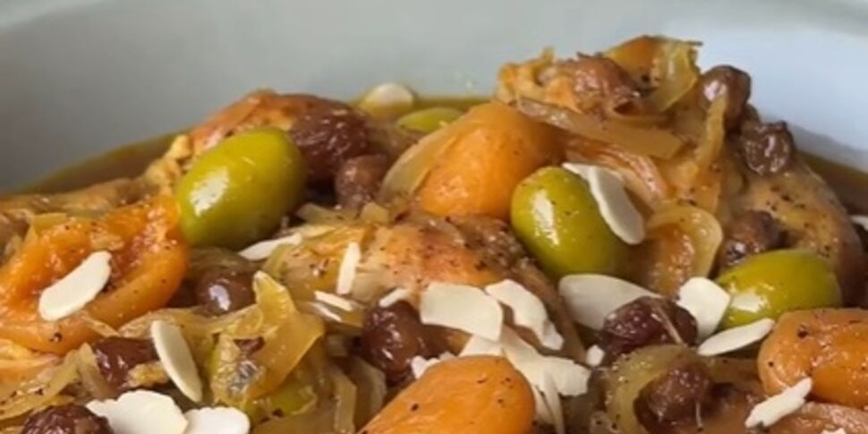 Tajine de poulet aux fruits secs : la recette mijotée en cocotte ...
