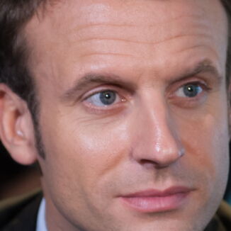 Emmanuel Macron, très musclé, fait de la boxe : d'étonnants clichés ont ...