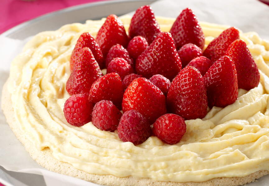 La dacquoise aux fruits rouges pas-à-pas - Femme Actuelle