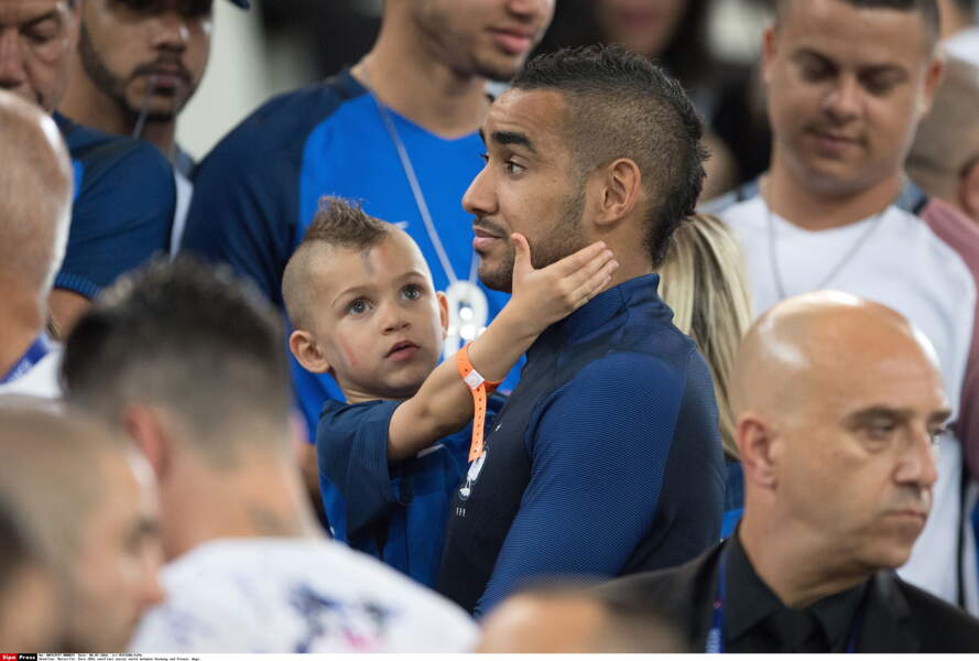 Les femmes des bleus, premières pour supporter leurs champions de maris ...