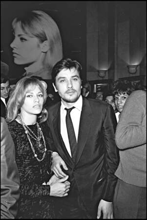 Photos - Alain Delon et les femmes de sa vie - Femme Actuelle